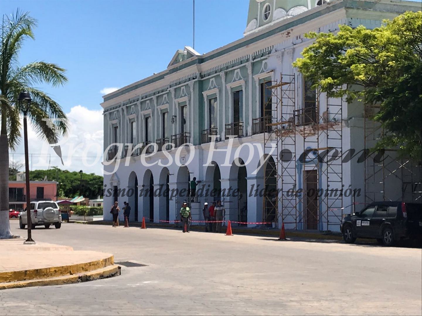 Pintan de azul el palacio municipal de Progreso para la toma de ... Pintan de azul el palacio municipal de Progreso para la toma de ...